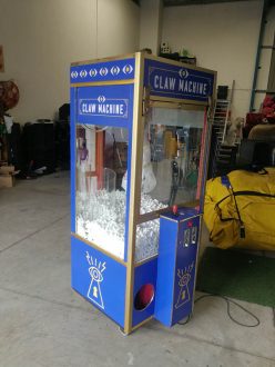 Claw Machine - Rocket Rentals